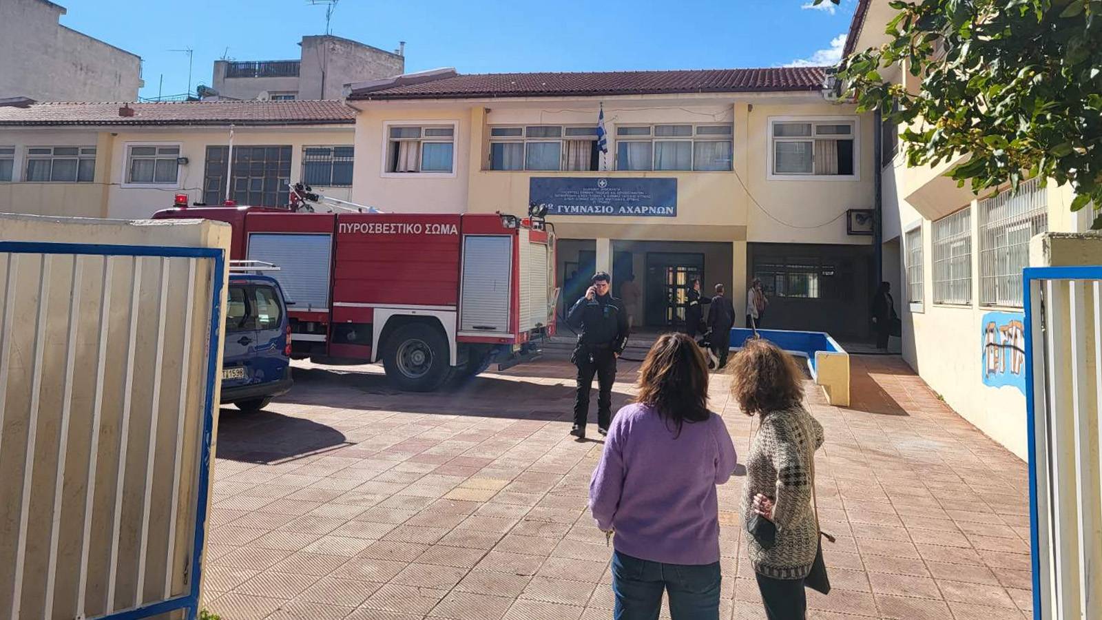 Ξέσπασε πυρκαγιά σε αποθηκευτικό χώρο στο 10ο Γυμνάσιο Αχαρνών ...