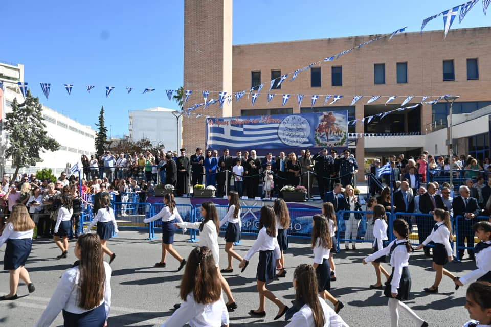 Με λαμπρότητα η επέτειος του ΟΧΙ σε Αχαρνές και Θρακομακεδόνες ...