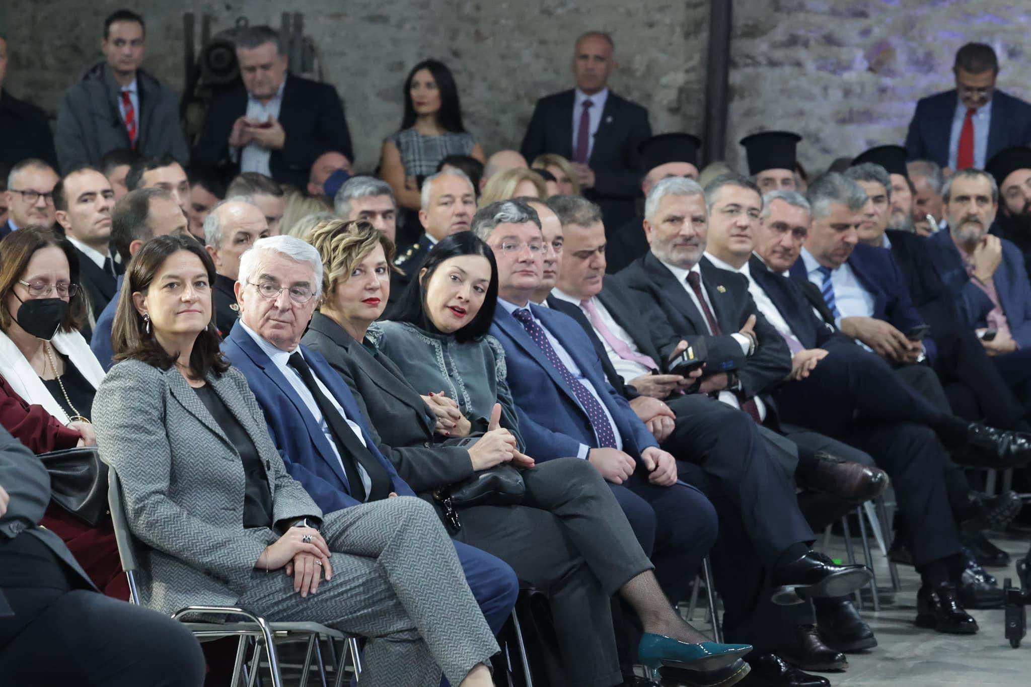 Σε «υπουργική» θέση ο Δημαρχος ΑΧΑΡΝΩΝ στην ορκωμοσία του νέου ...