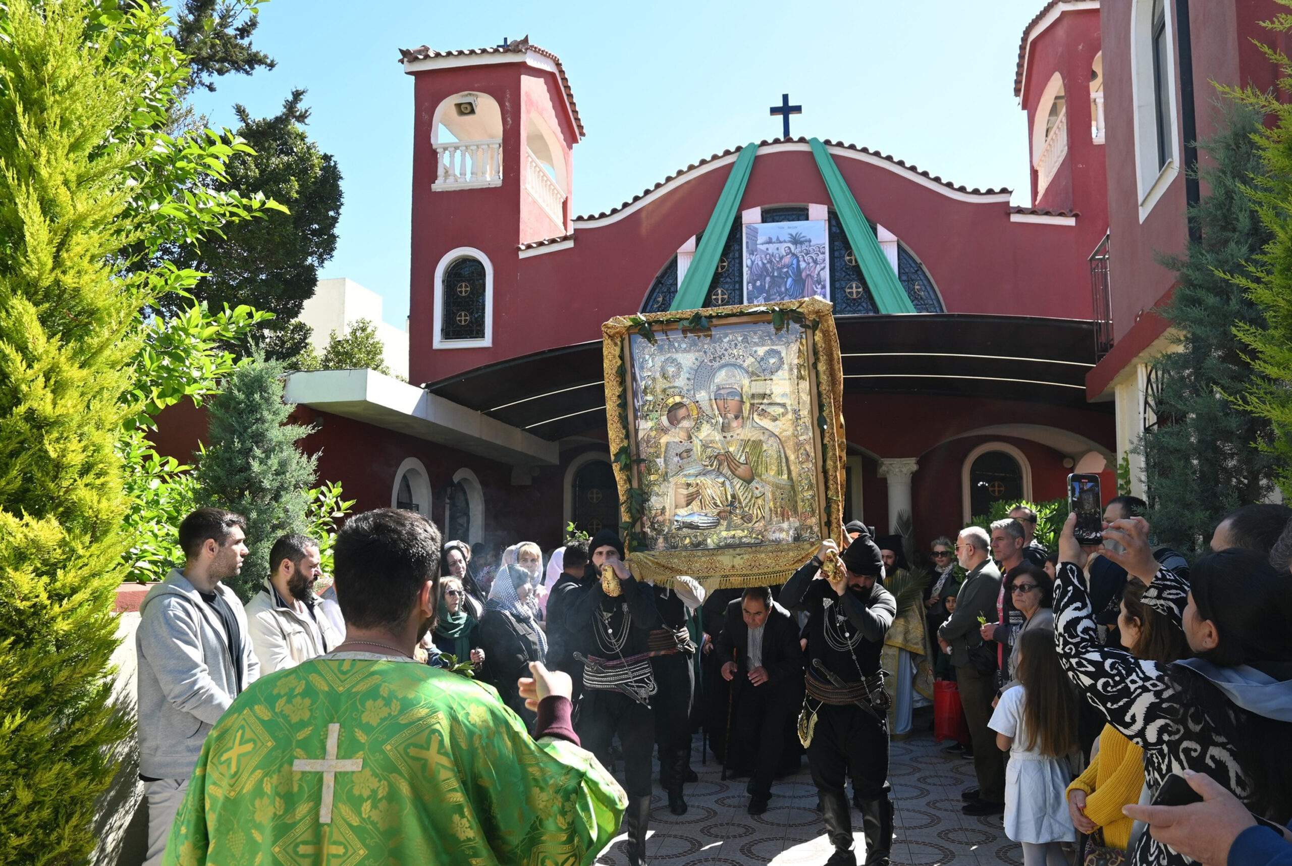 Έμπλεος Χαράς και Ευφροσύνης ο Εορτασμός των Βαΐων στον Καθεδρικό Ναό ...