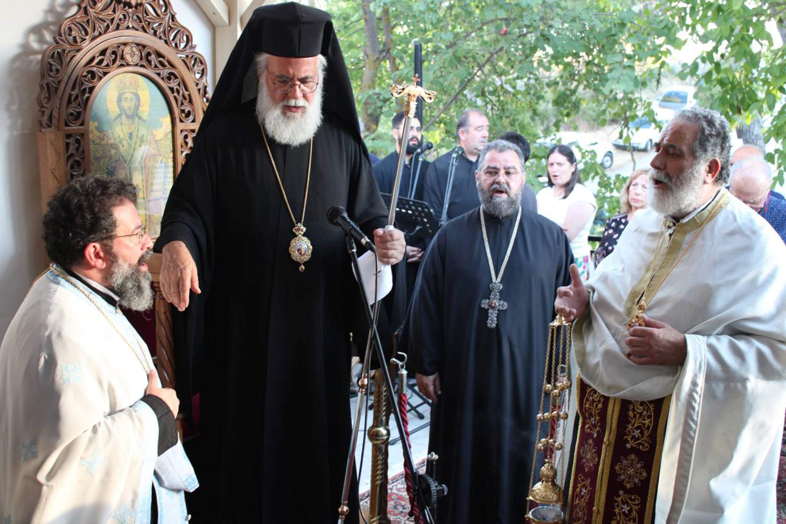 Με λαμπρότητα η εορτή της Αγίας Κυριακής στη Βαρυμπόμπη | ΑΧΑΡΝΑΙΚΗ ...